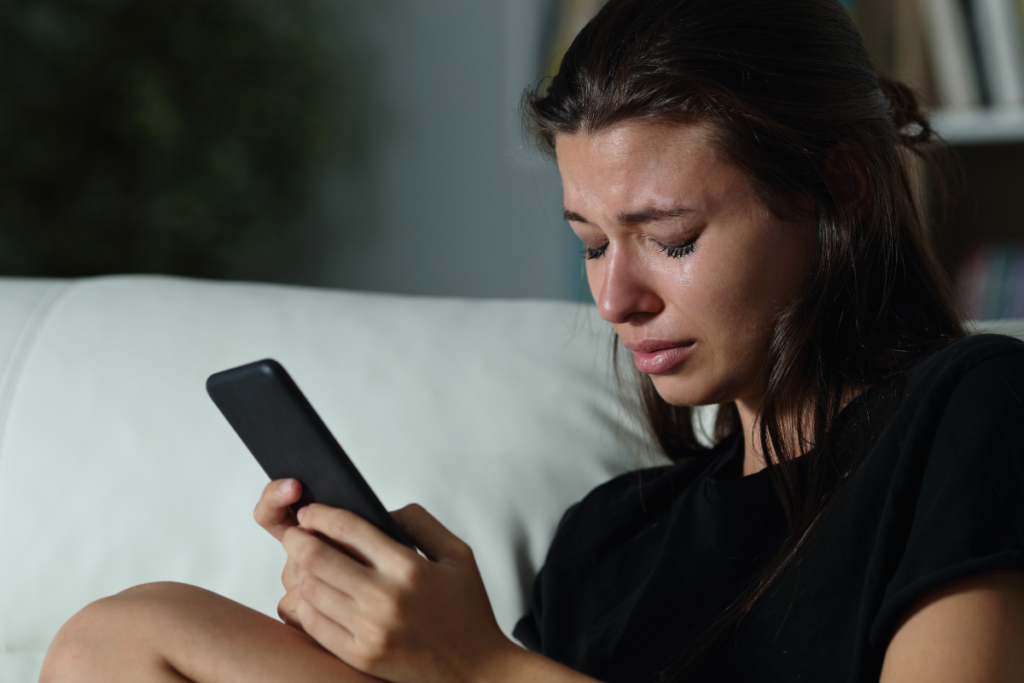 What to say to someone who is homesick at college: 8 comforting messages